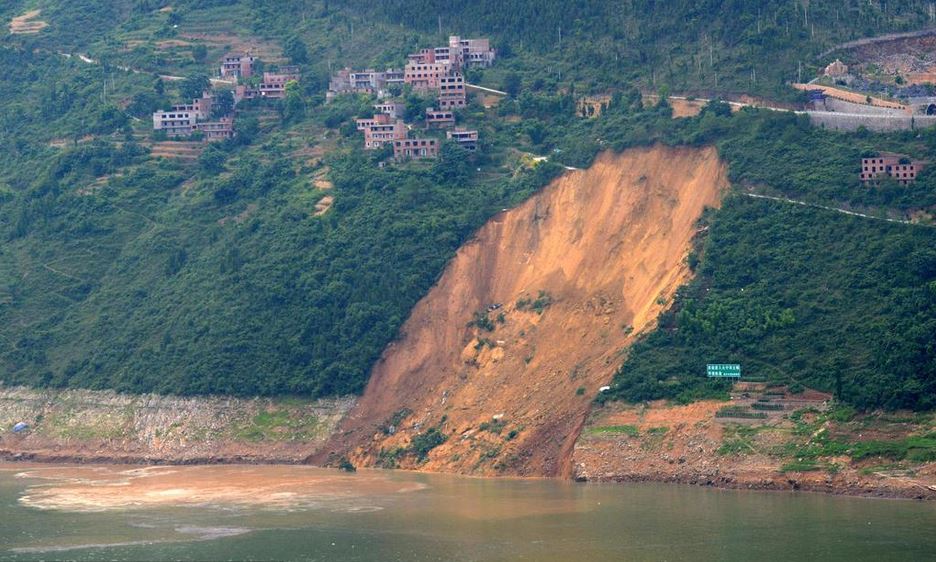 Photos Massive Landslide Sinks Boats Off Yangtze River The Nanfang Photos Massive Landslide Sinks Boats Off Yangtze River The Nanfang